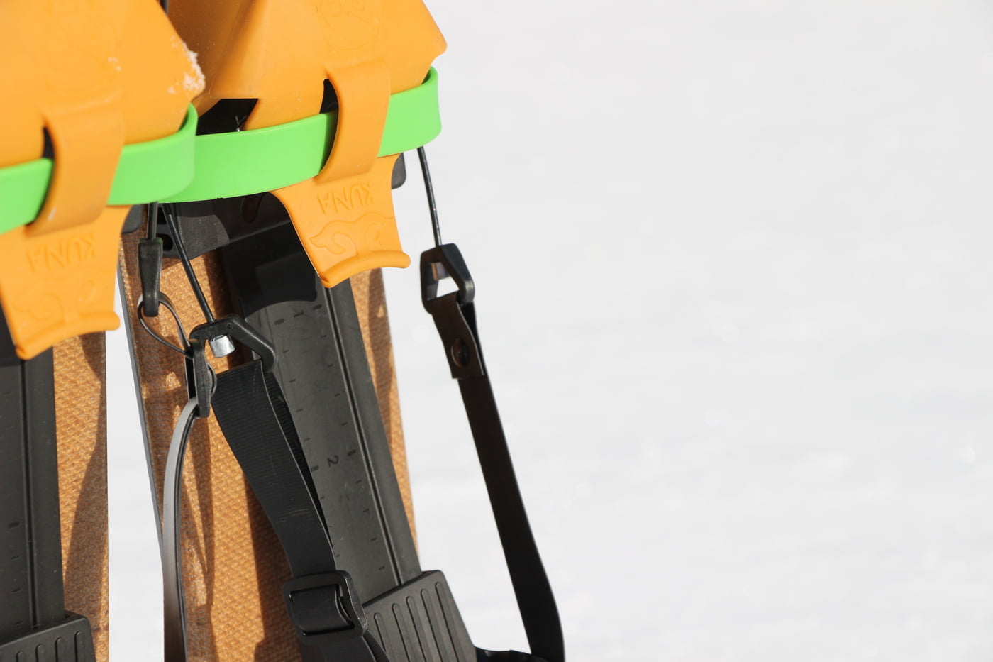 Junior Kuna universal binding